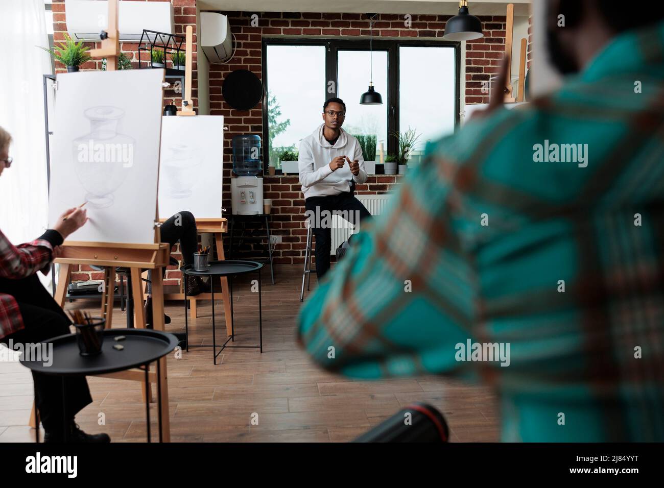 Team old artists using vase hi-res stock photography and images - Alamy