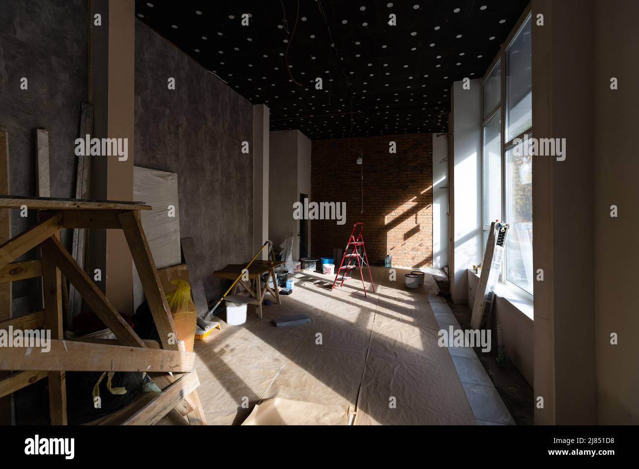 Repair and painting of walls in room Stock Photo - Alamy