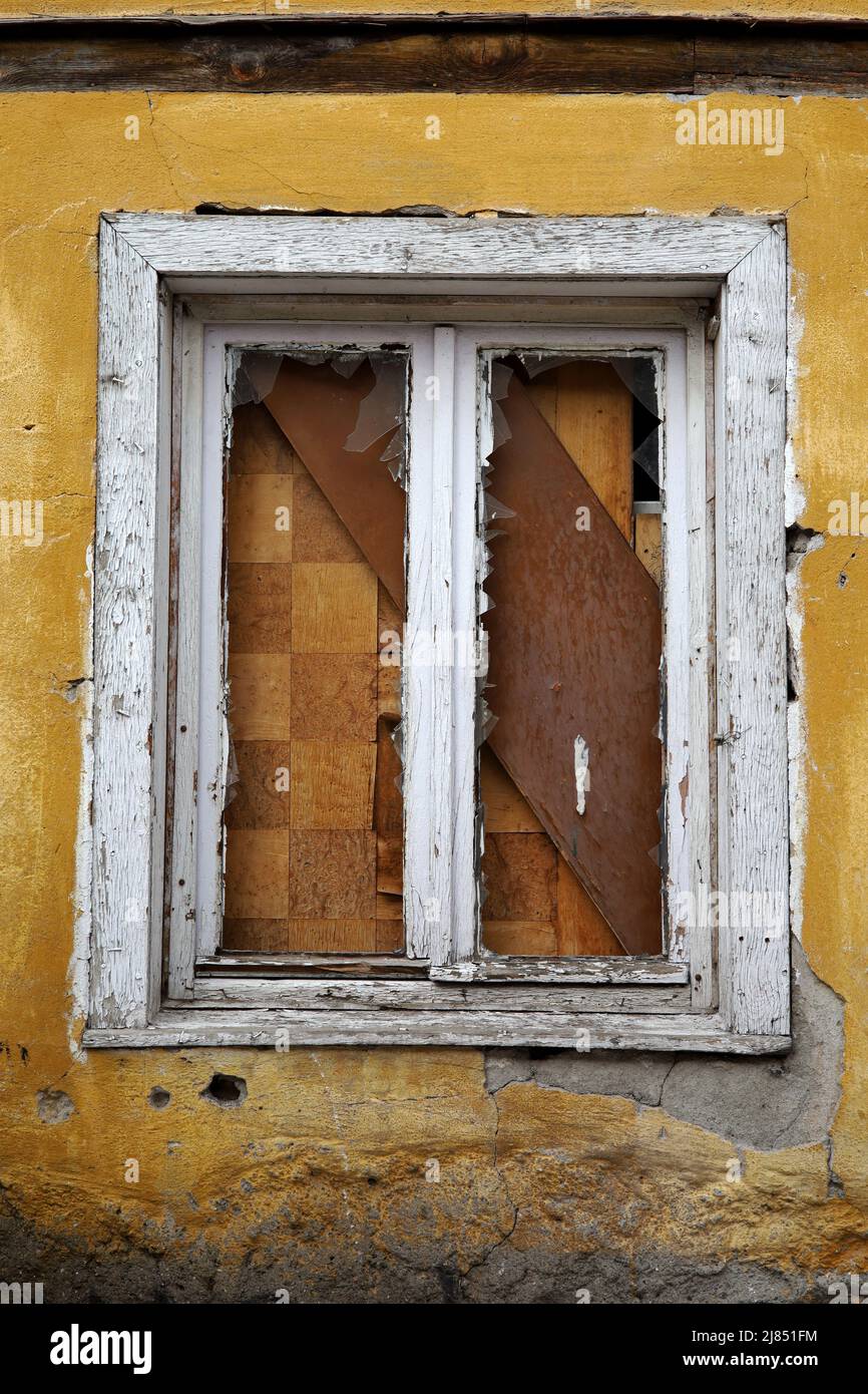 old wooden window with broken glass Stock Photo - Alamy
