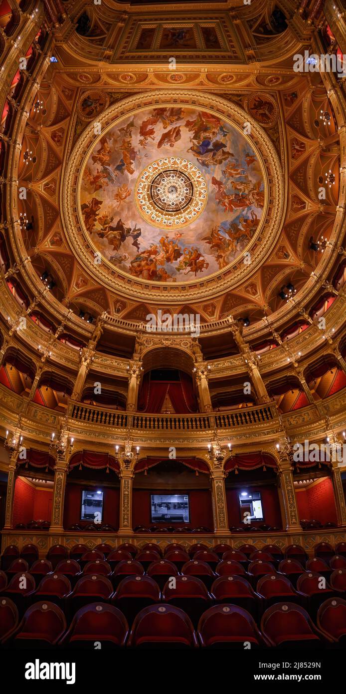 Interior state opera building hi-res stock photography and images - Alamy