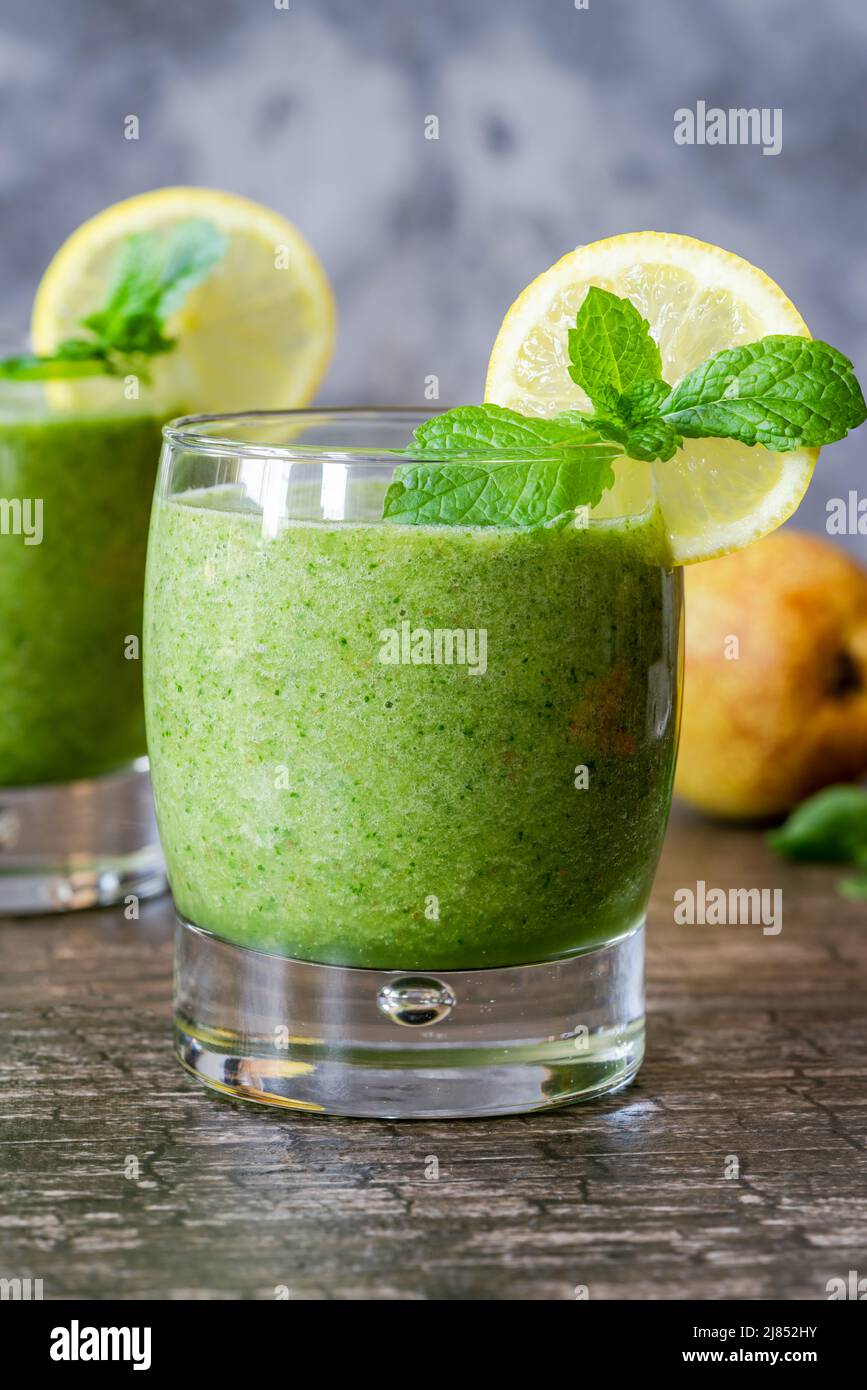 Green pear and watercress smoothie Stock Photo - Alamy