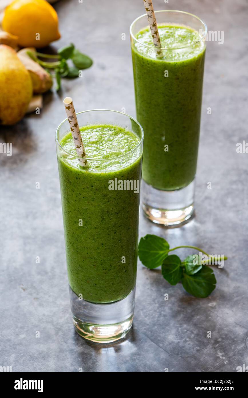 Green pear and watercress smoothie Stock Photo - Alamy