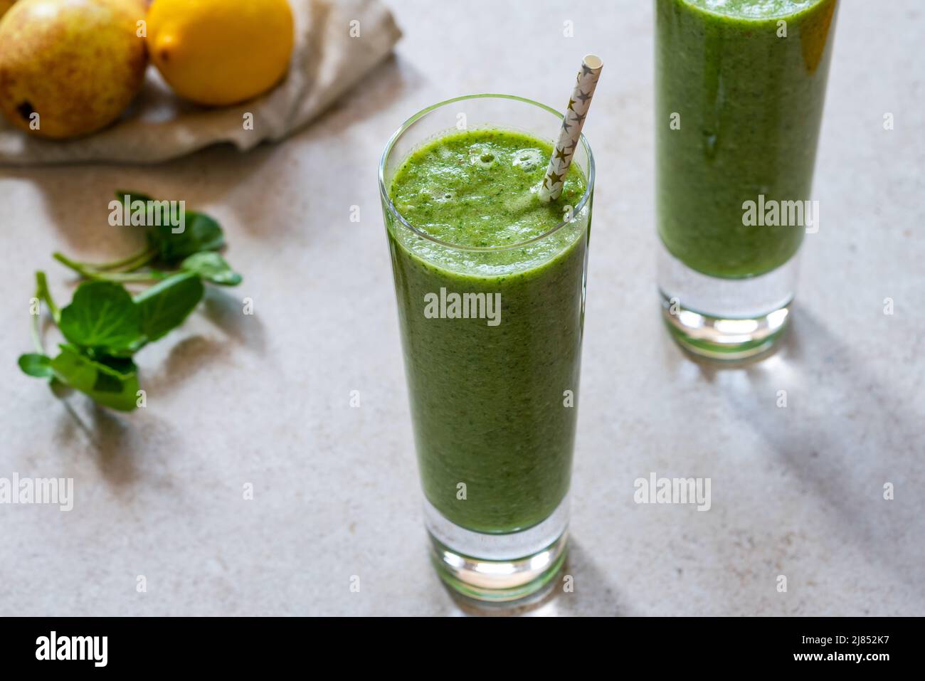 Green pear and watercress smoothie Stock Photo - Alamy