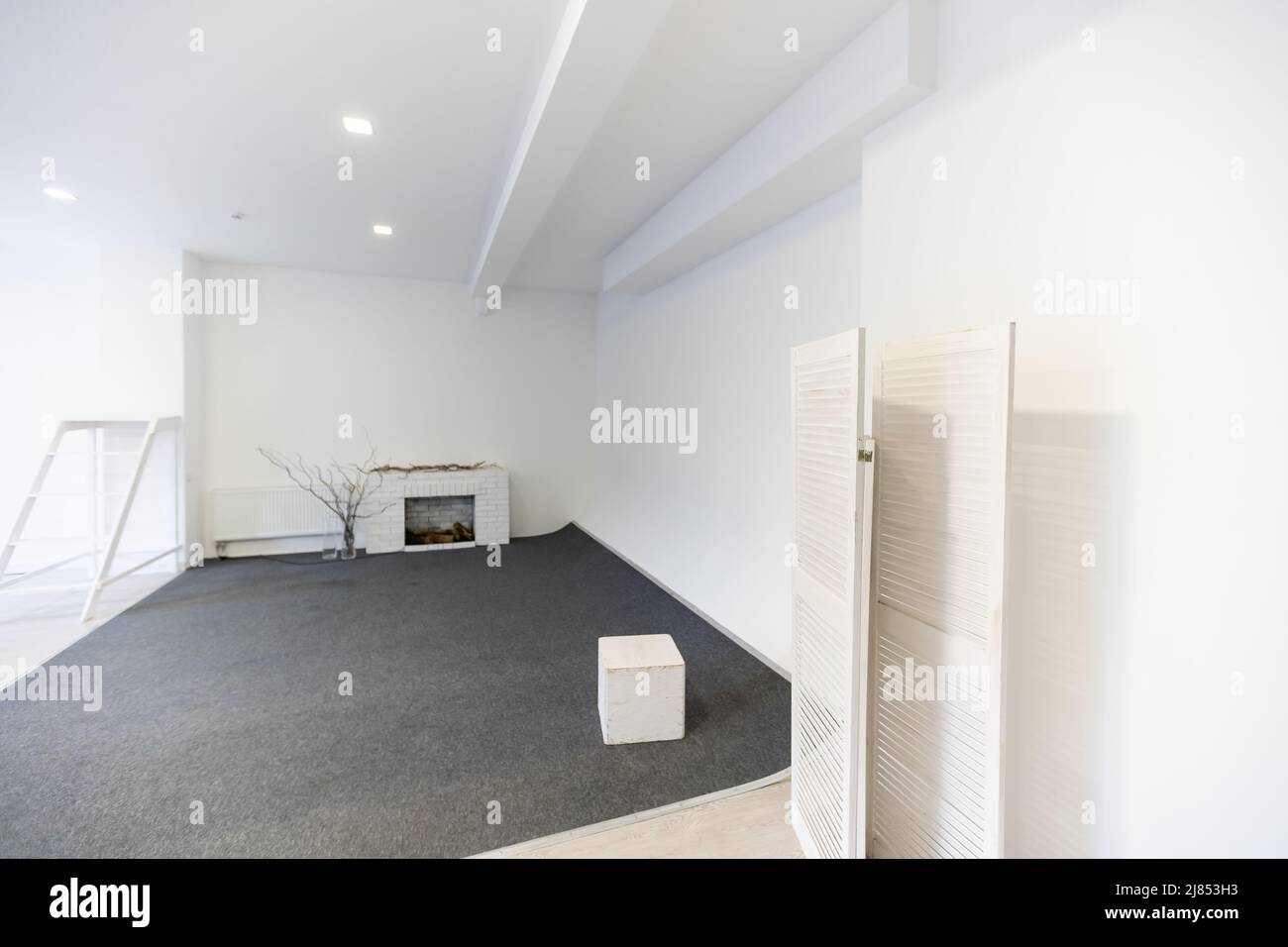 Bright empty office interior, white large office space Stock Photo - Alamy