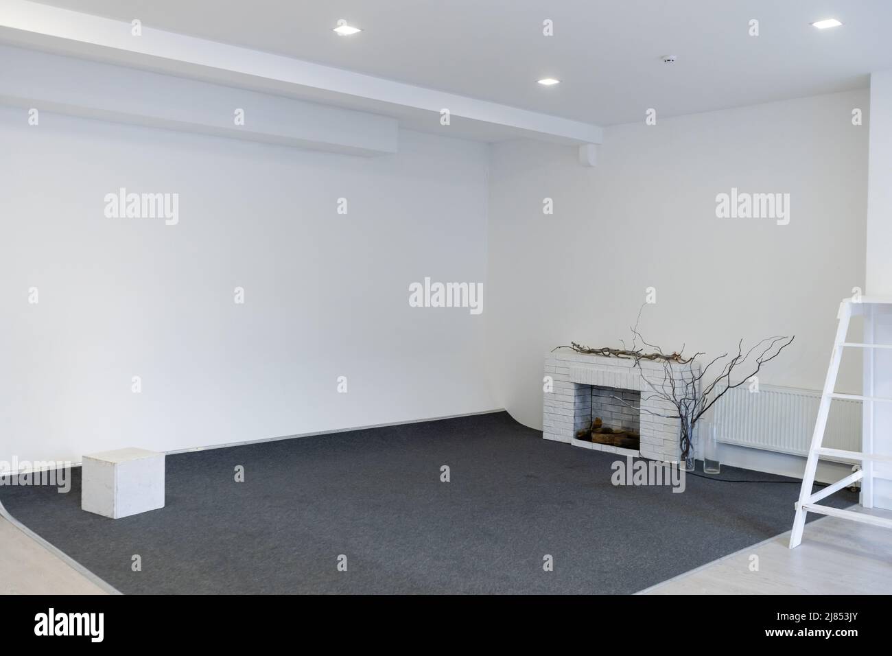 empty room, white large office space Stock Photo - Alamy