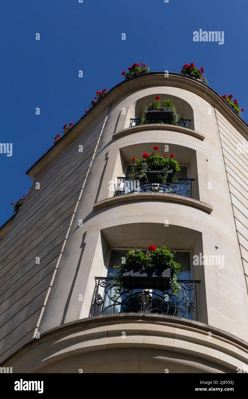 Rounded corner building hi-res stock photography and images - Alamy