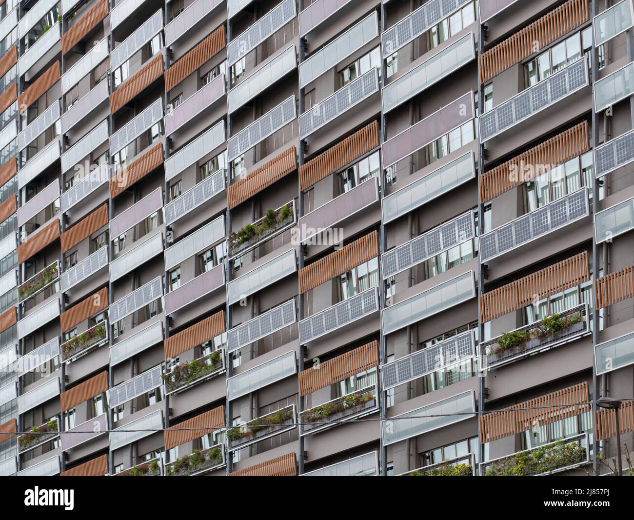Building front windows pattern hi-res stock photography and images - Alamy