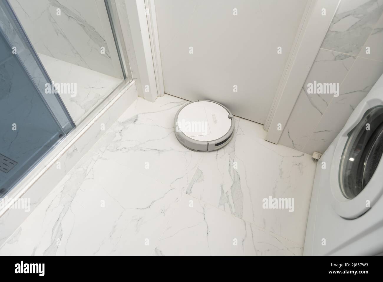 robot vacuum cleaner in the bathroom Stock Photo - Alamy