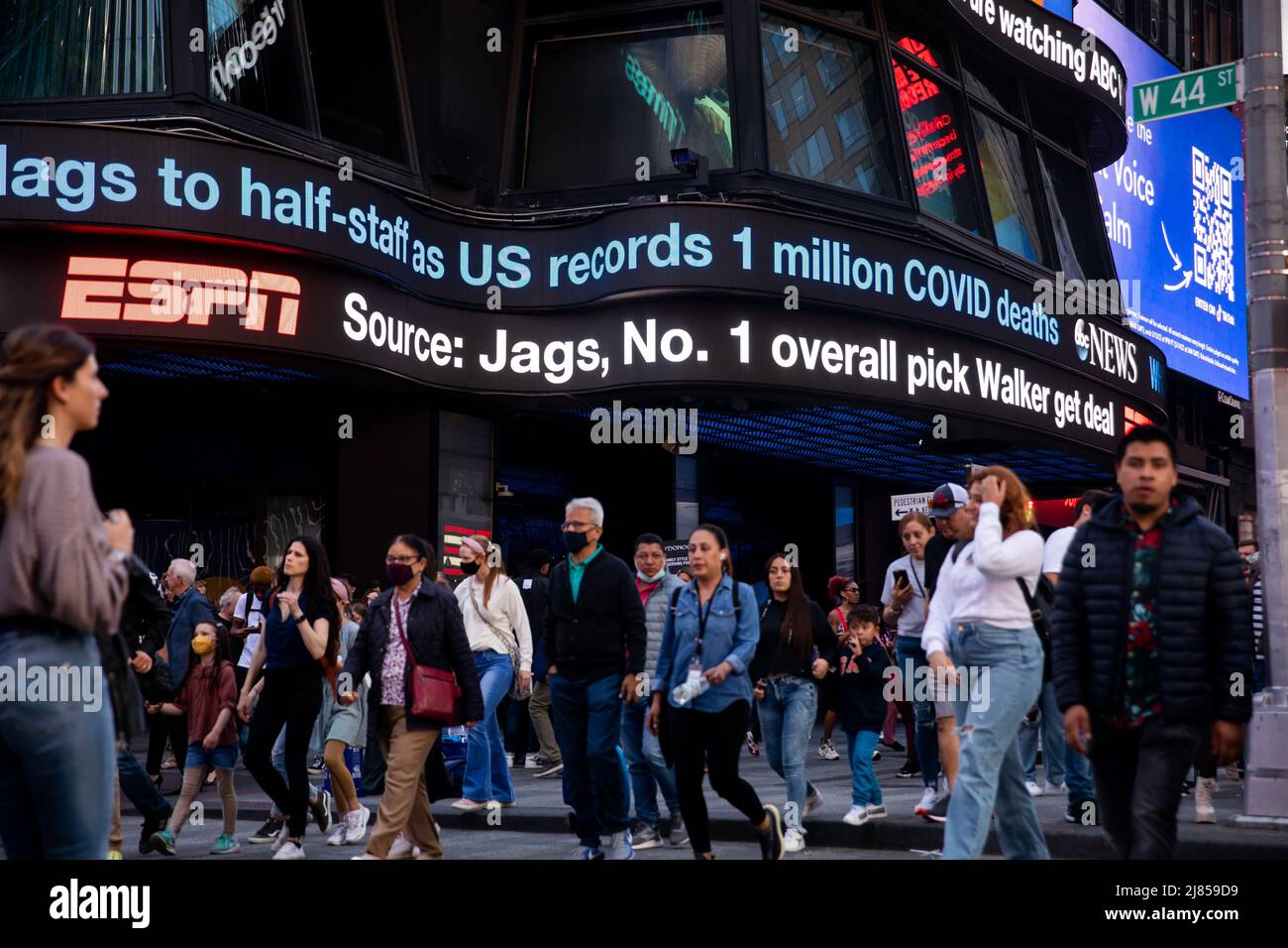 News ticker hi-res stock photography and images - Alamy