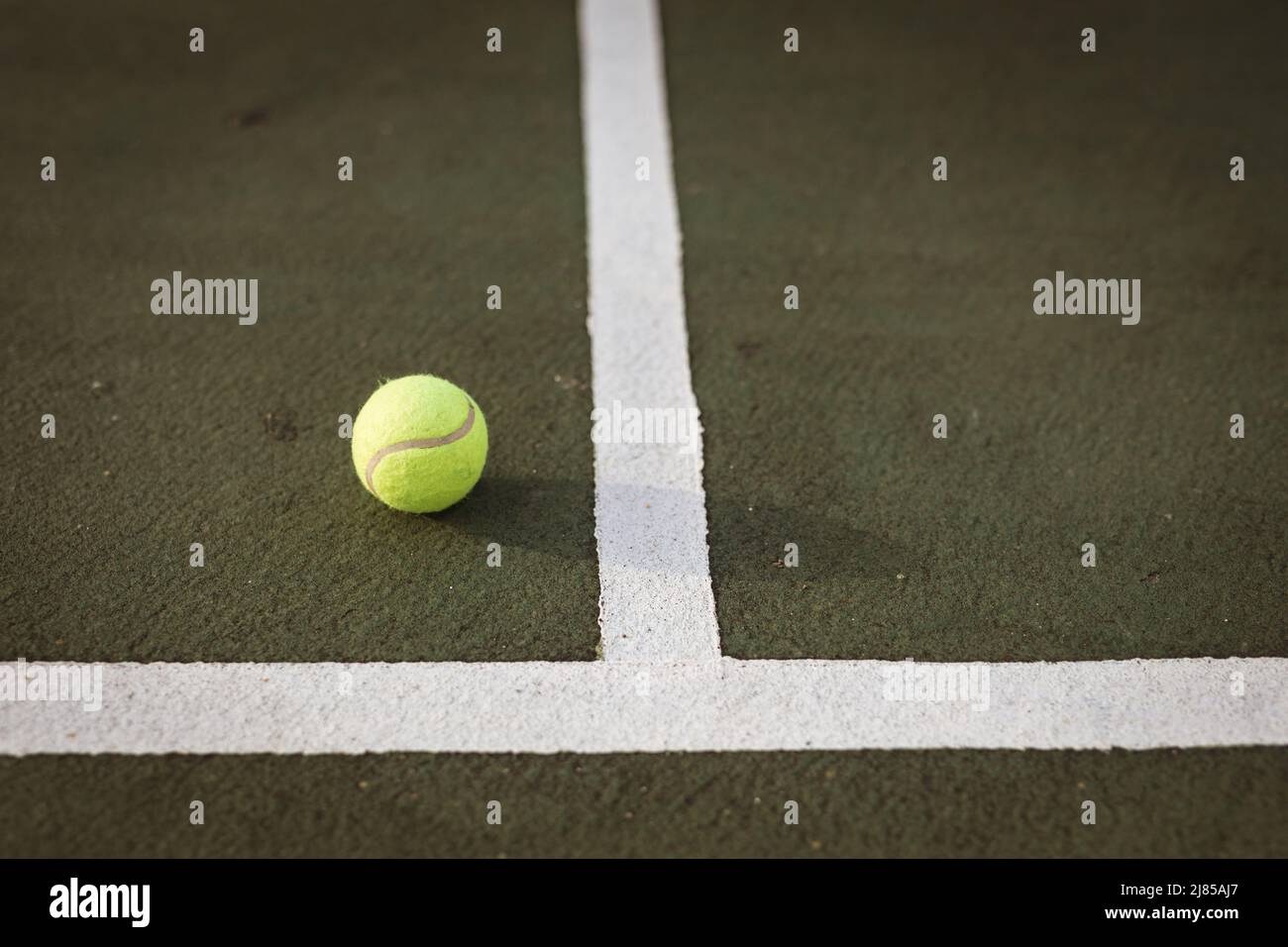Lines on angle hi-res stock photography and images - Alamy