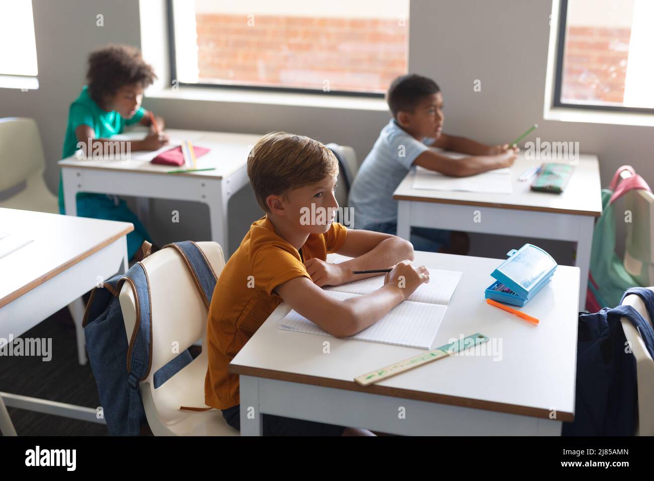 Students sitting desk classroom hi-res stock photography and images - Alamy