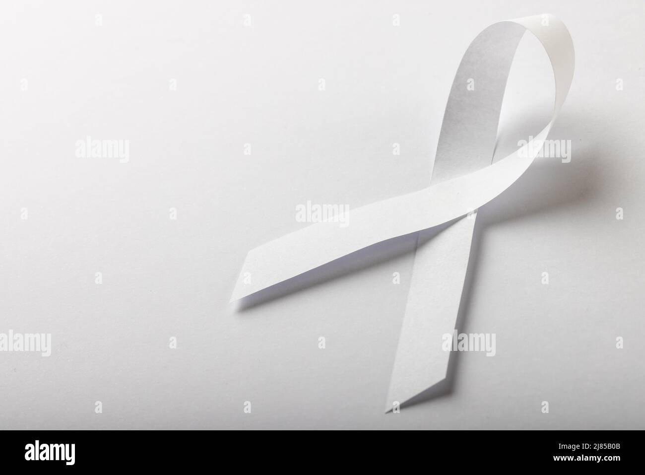 Lung cancer ribbon hi-res stock photography and images - Alamy