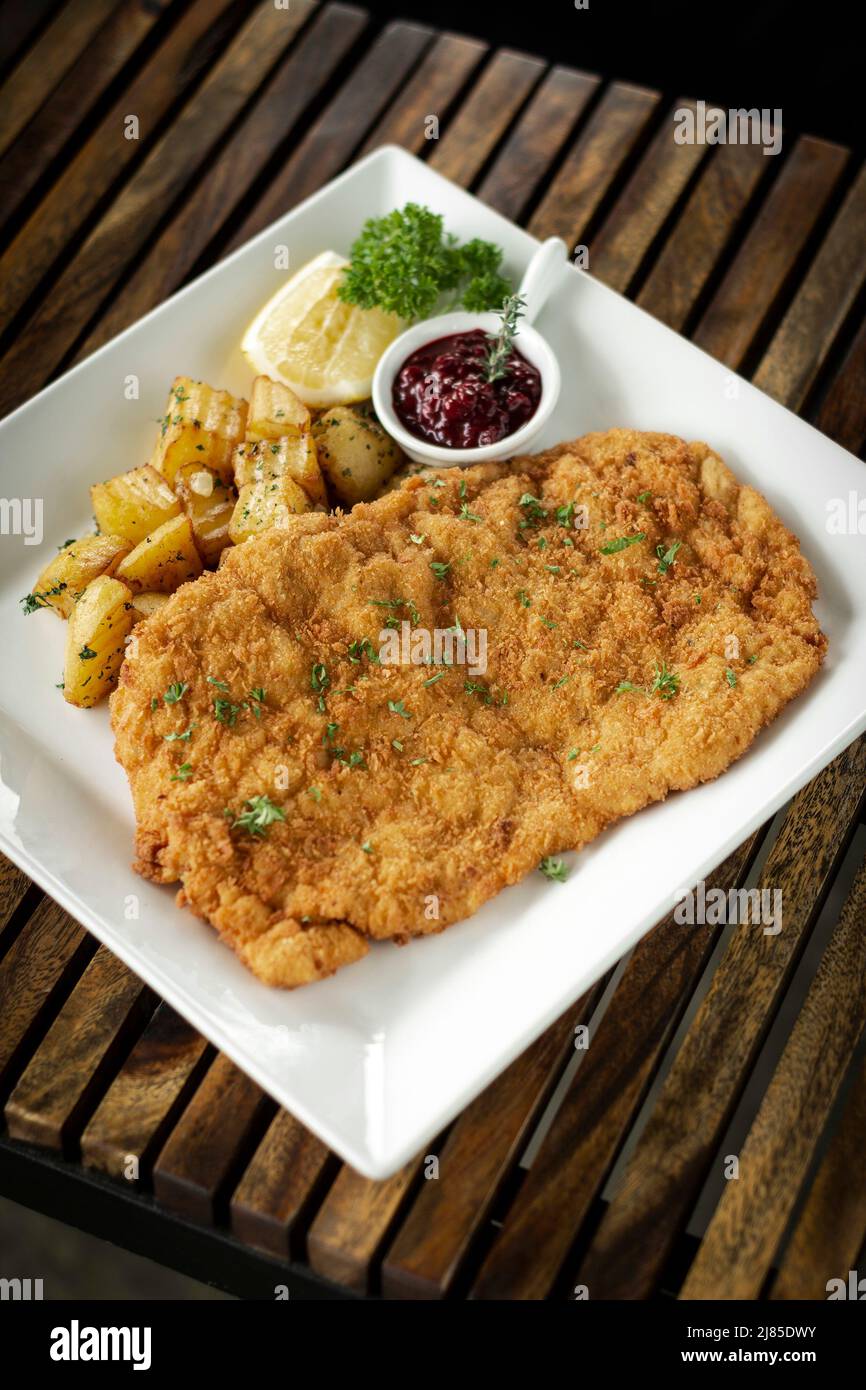 Schnitzel berlin hi-res stock photography and images - Alamy
