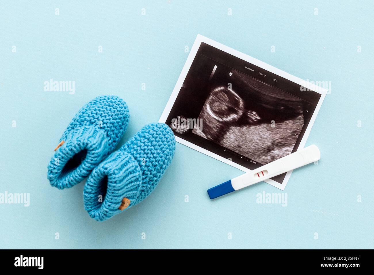 Baby and parent screening hi-res stock photography and images - Alamy