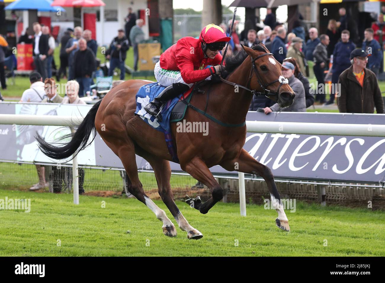 HIGHFIELD PRINCESS RIDDEN BY JASON HART, THE 1895 DUKE OF YORK STAKES ...