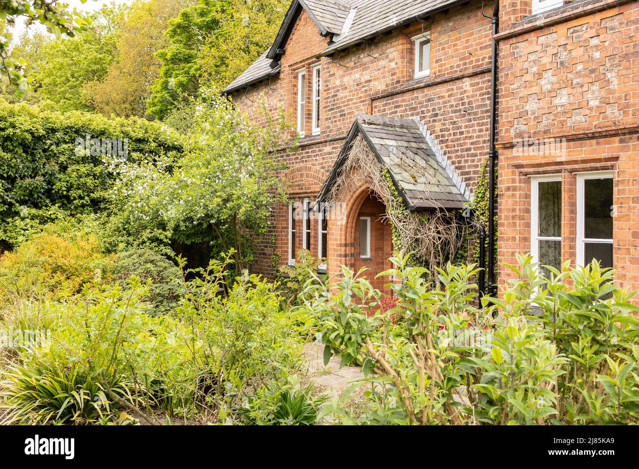 English country cottage farm hi-res stock photography and images - Alamy