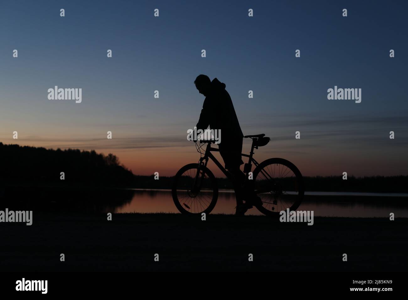Cycle racing silhouette hi-res stock photography and images - Alamy