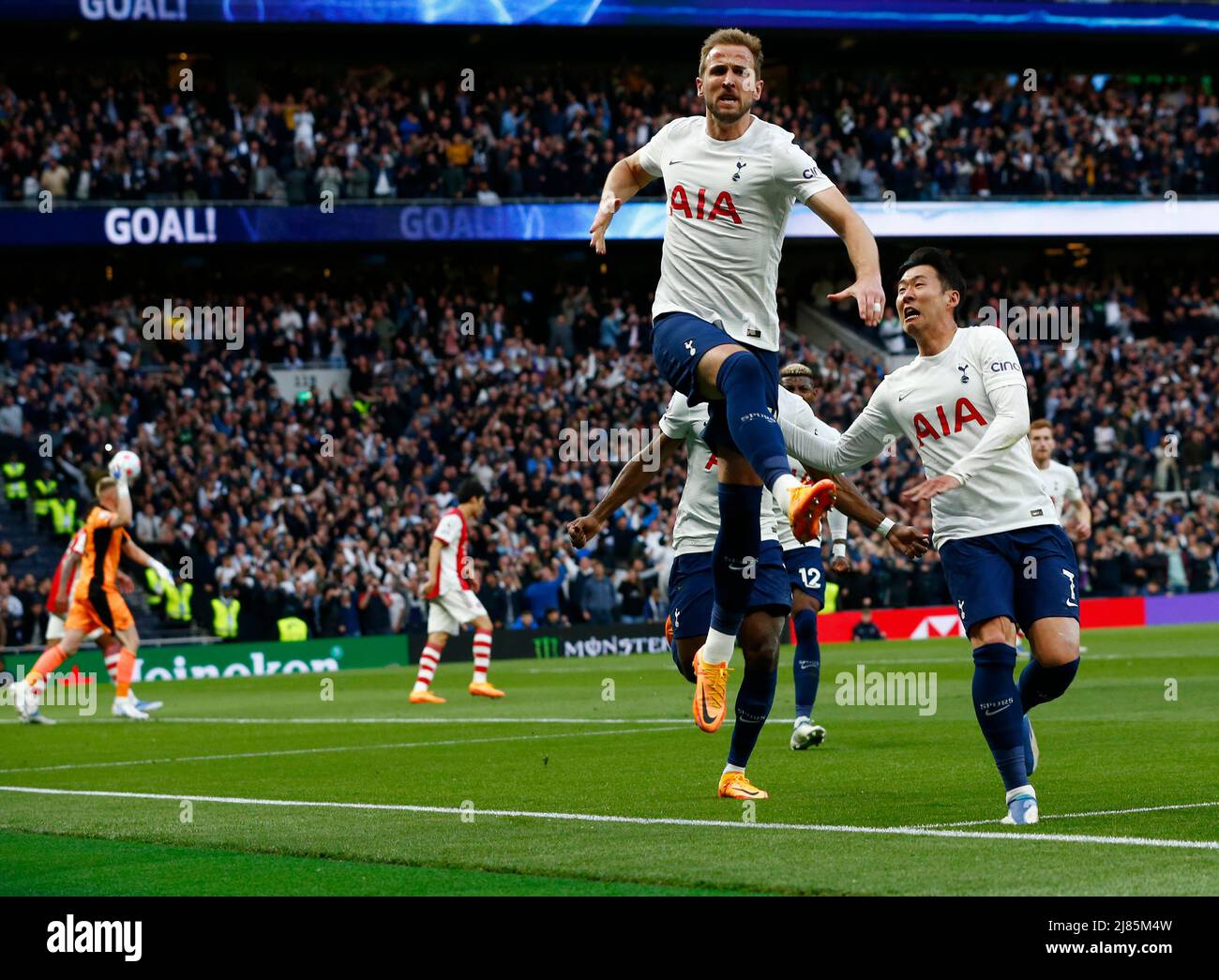 Harry kane celebrates arsenal hi-res stock photography and images - Alamy