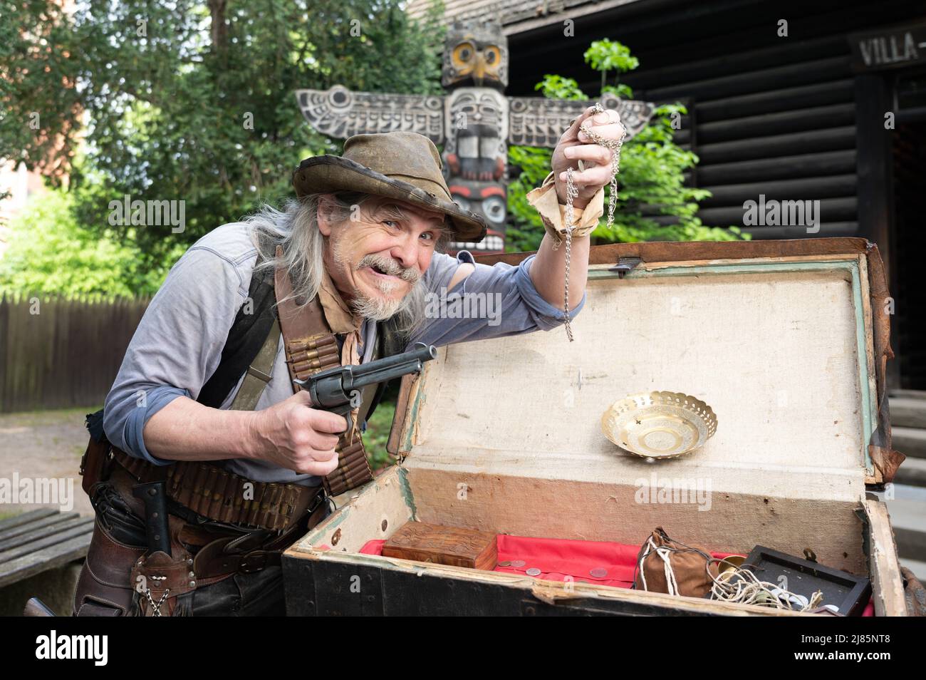 Radebeul, Germany. 13th May, 2022. The amateur actor Franz Lasch poses ...