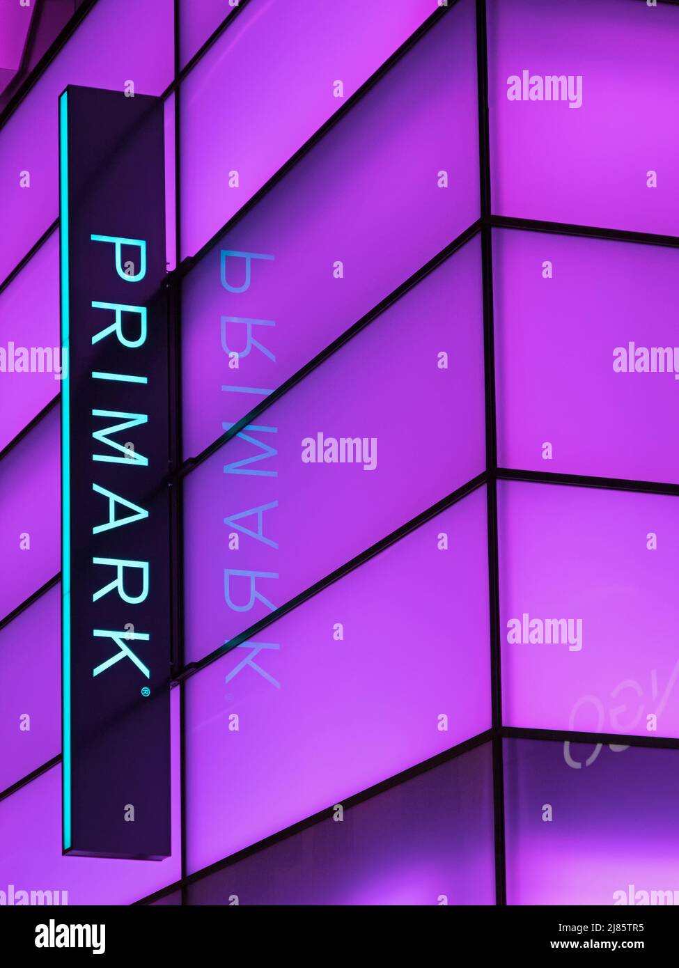 Primark logo hi-res stock photography and images - Alamy