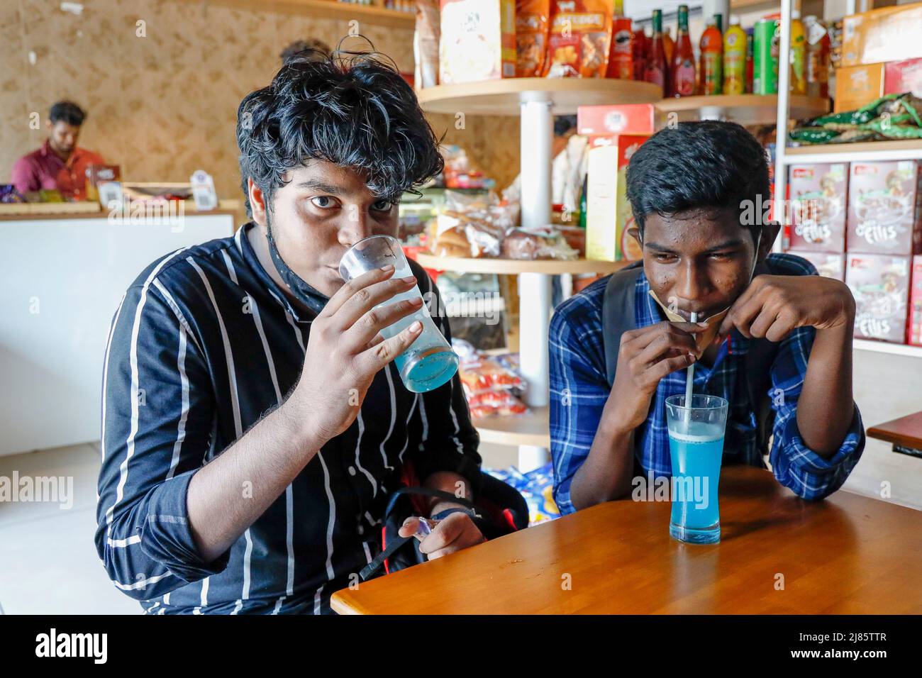 Softdrink boy hi-res stock photography and images - Alamy