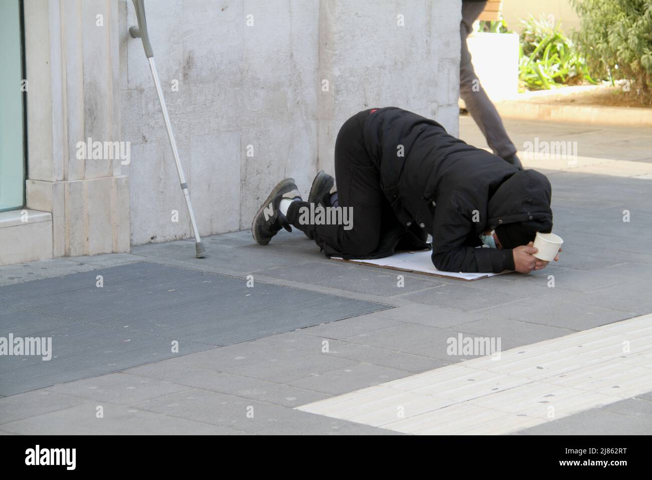 Begging on the street hi-res stock photography and images - Alamy