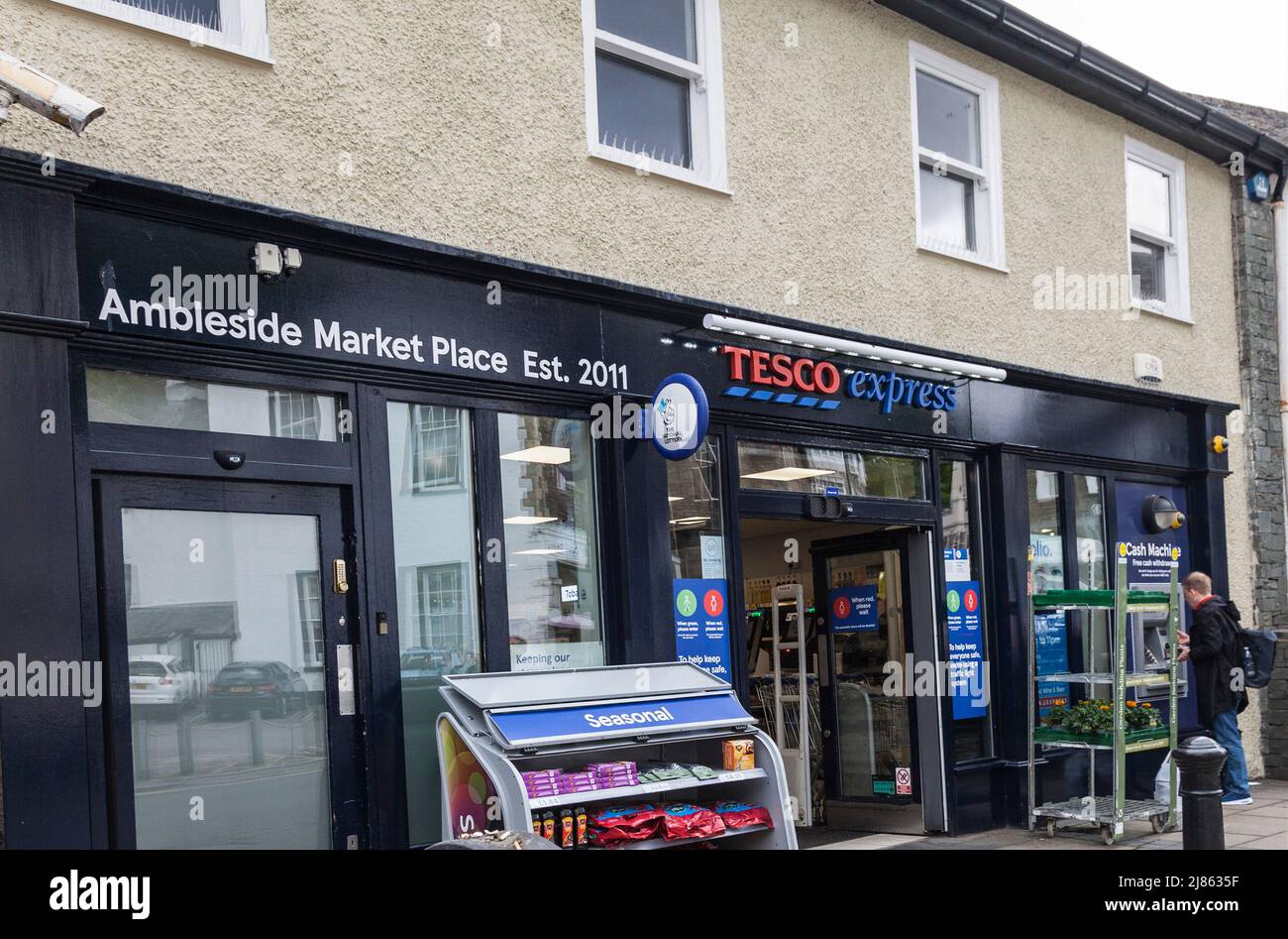Tesco express outside hi-res stock photography and images - Alamy