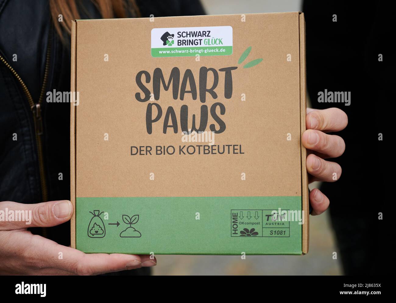 Berlin, Germany. 13th May, 2022. A woman holds "smart paws - the ...