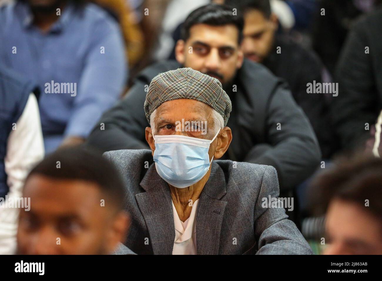 Face mask attends prayers hi-res stock photography and images - Alamy