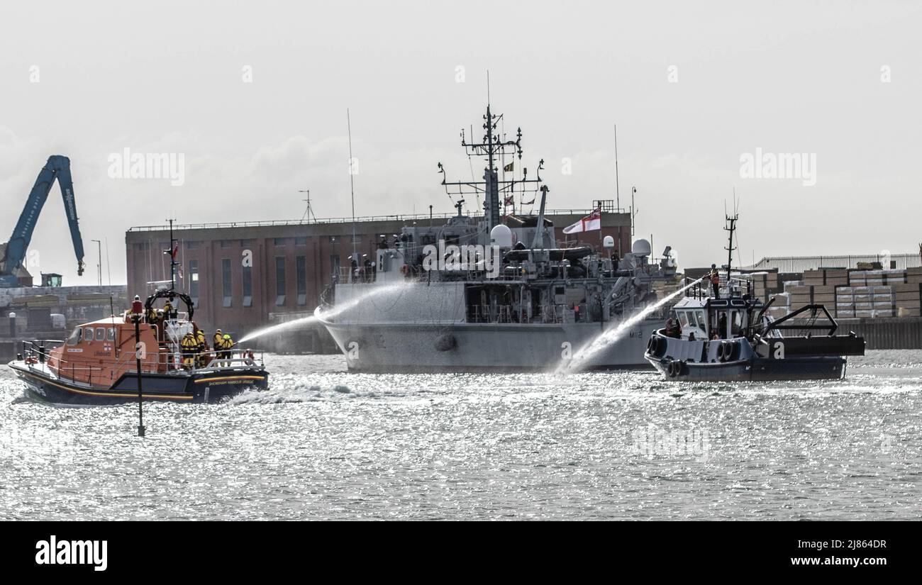 HMS Shoreham arriving at Shoreham Port this morning The boat was ...