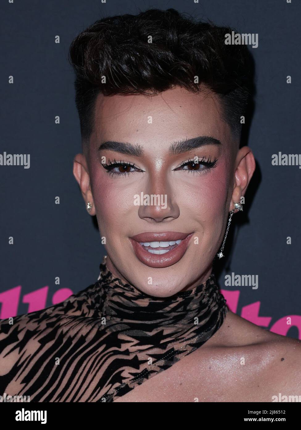 James charles youtuber hi-res stock photography and images - Alamy