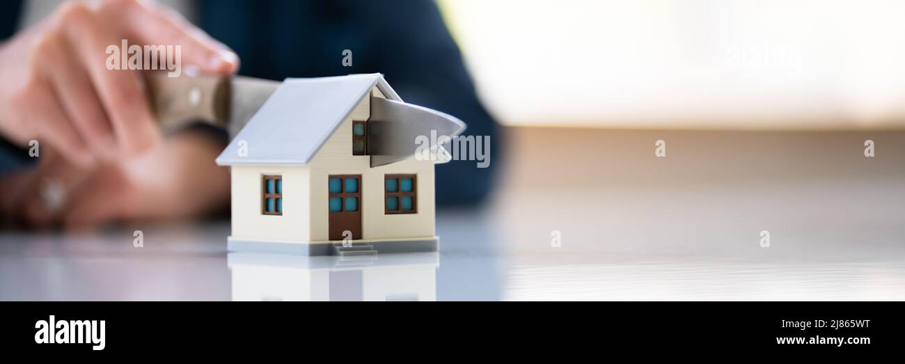 House Property Divided. Divorce And Estate Separation Stock Photo - Alamy