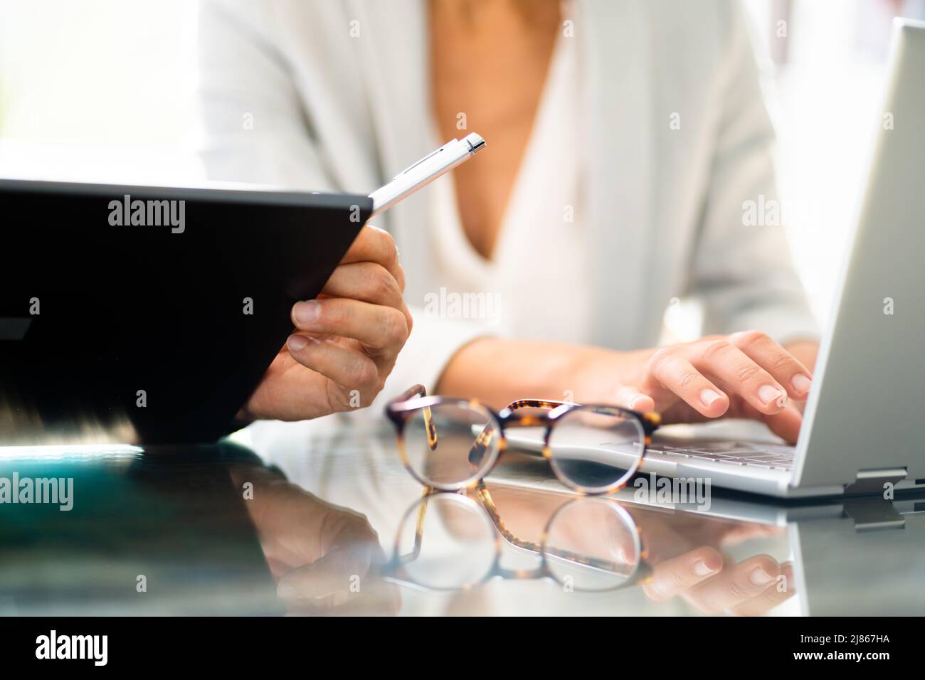 Young people with computer training hi-res stock photography and images ...