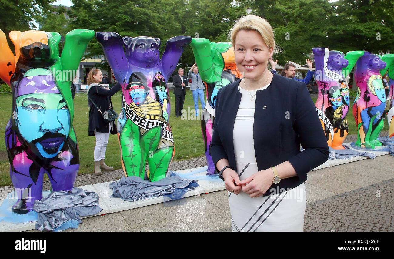 Artist damian yves rohde hi-res stock photography and images - Alamy