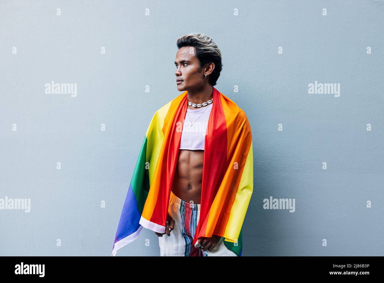 Flag on shoulders hi-res stock photography and images - Alamy