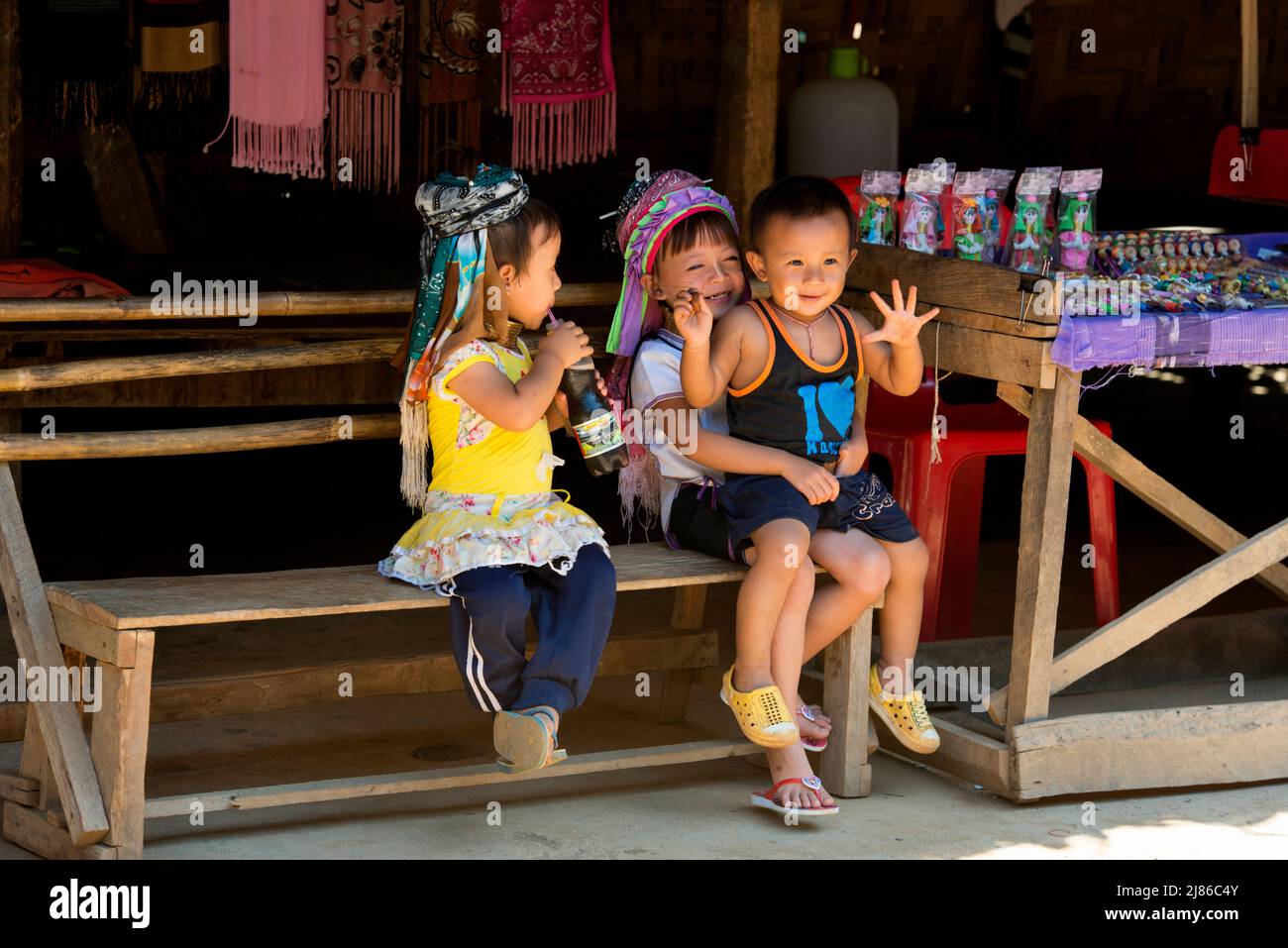 Kayan Children N.W. Thailande Stock Photo - Alamy
