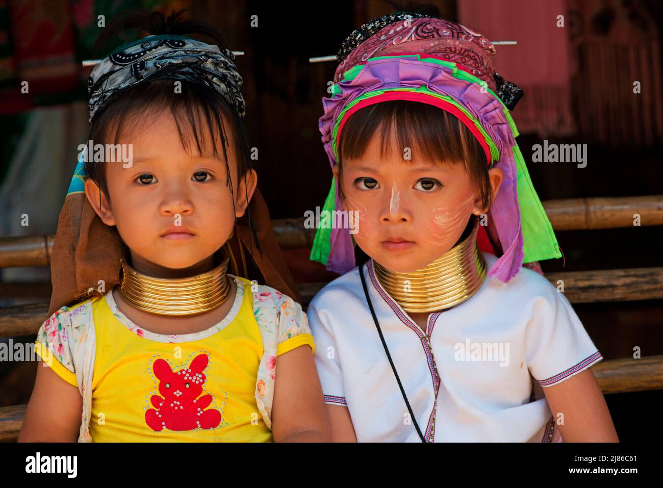 Kayan girls N.W. Thailande Stock Photo - Alamy