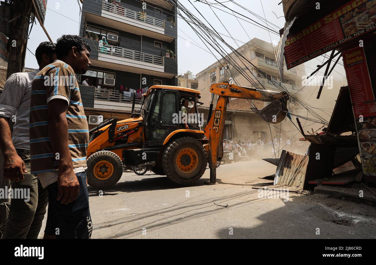 Encroached pavement hi-res stock photography and images - Alamy