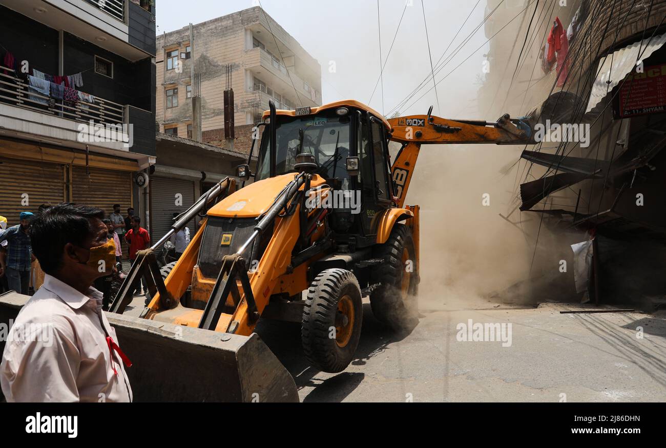 Encroached pavement hi-res stock photography and images - Alamy