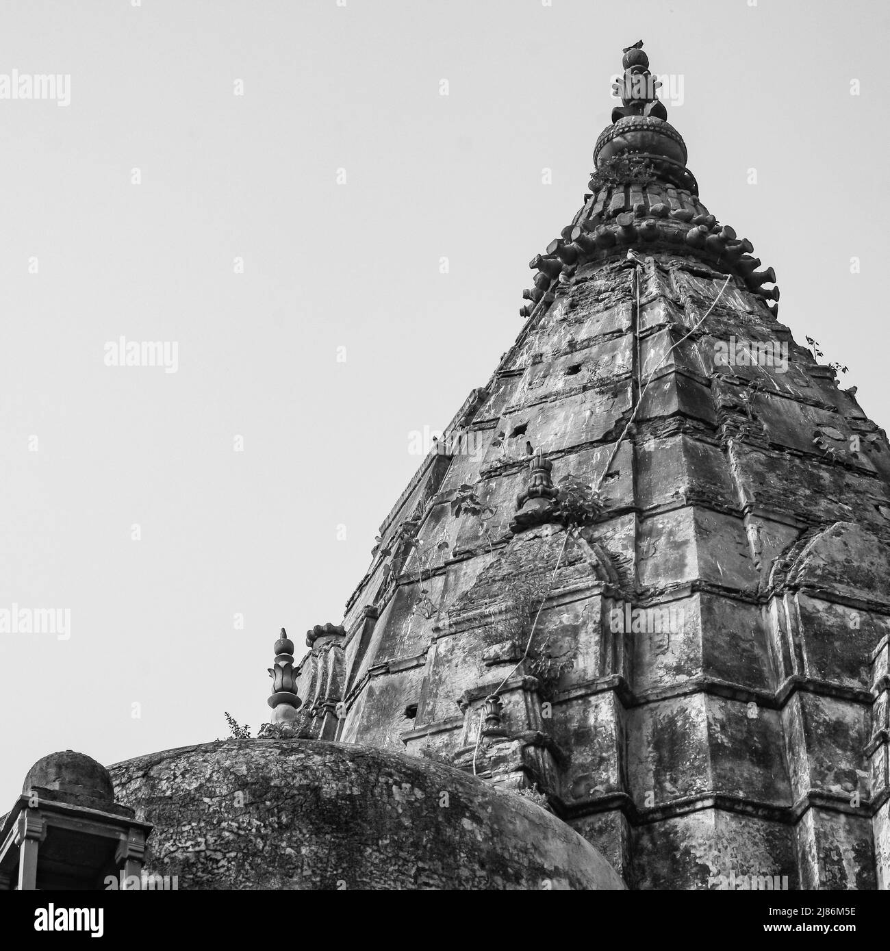 Morning View of Royal Cenotaphs (Chhatris) of Orchha, Madhya Pradesh ...