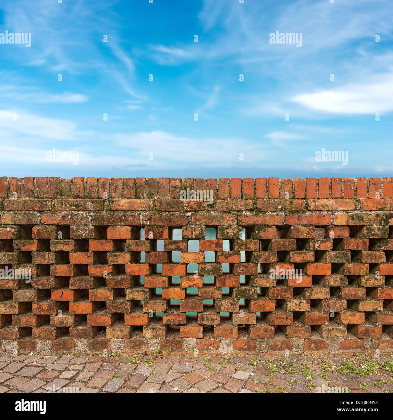 Brick parapet hi-res stock photography and images - Alamy