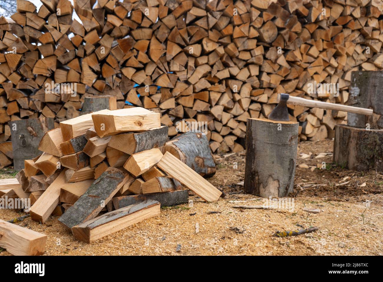 Axe in tree stump hi-res stock photography and images - Alamy