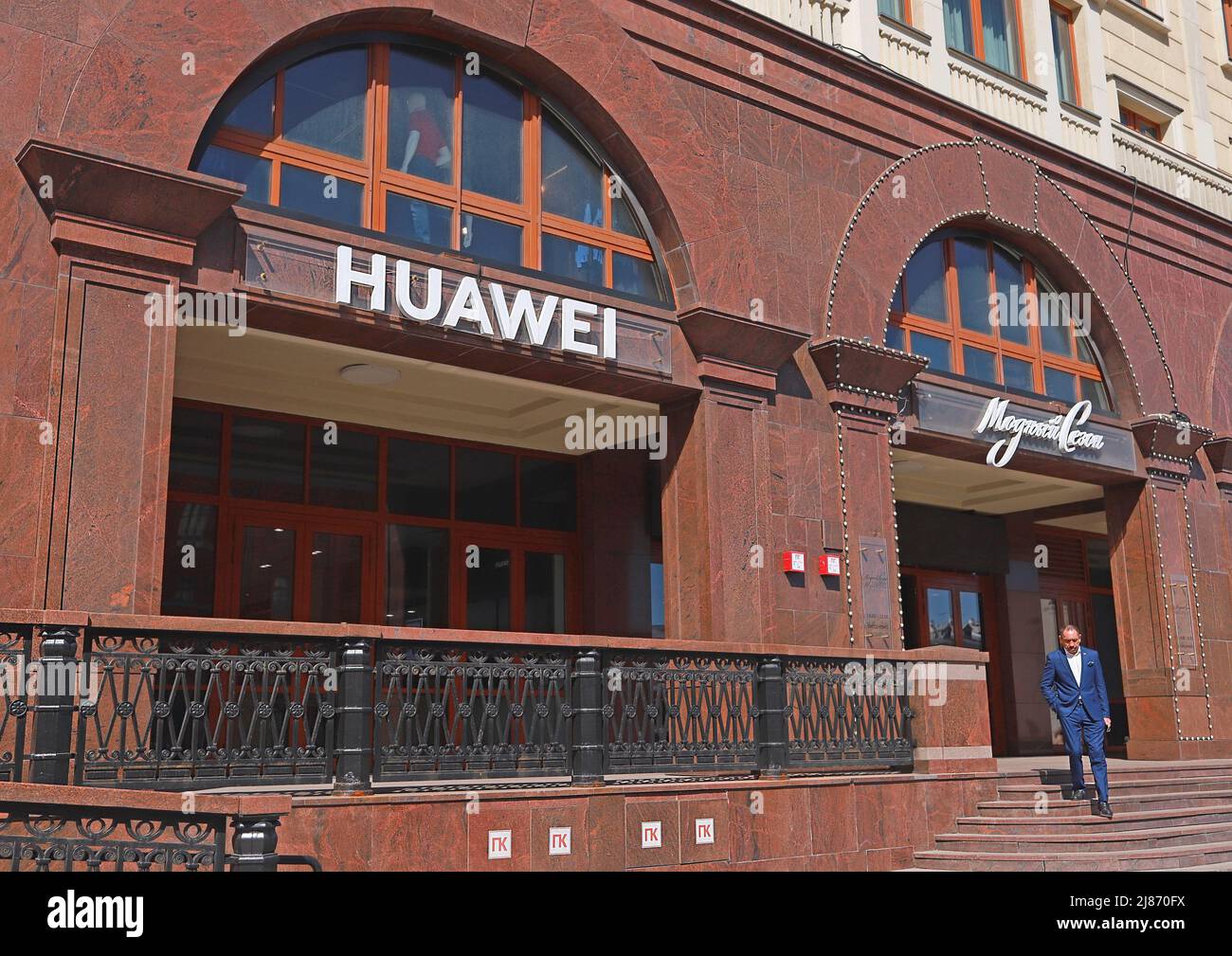 Huawei shop hi-res stock photography and images - Alamy
