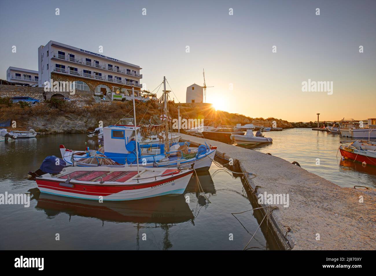 Port of paros hi-res stock photography and images - Alamy