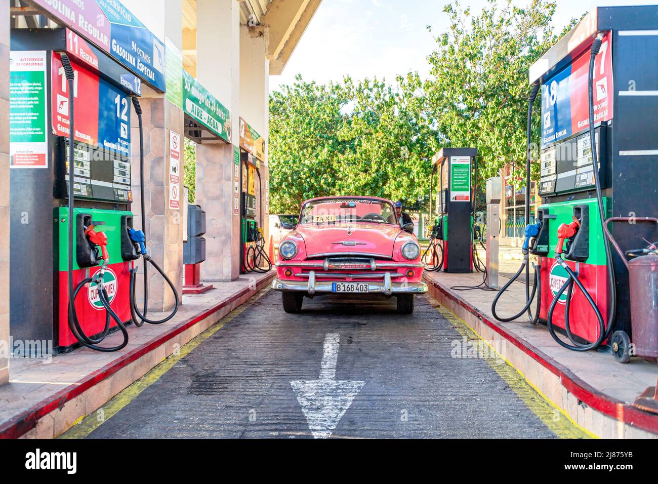 Cuban gas station hi-res stock photography and images - Alamy