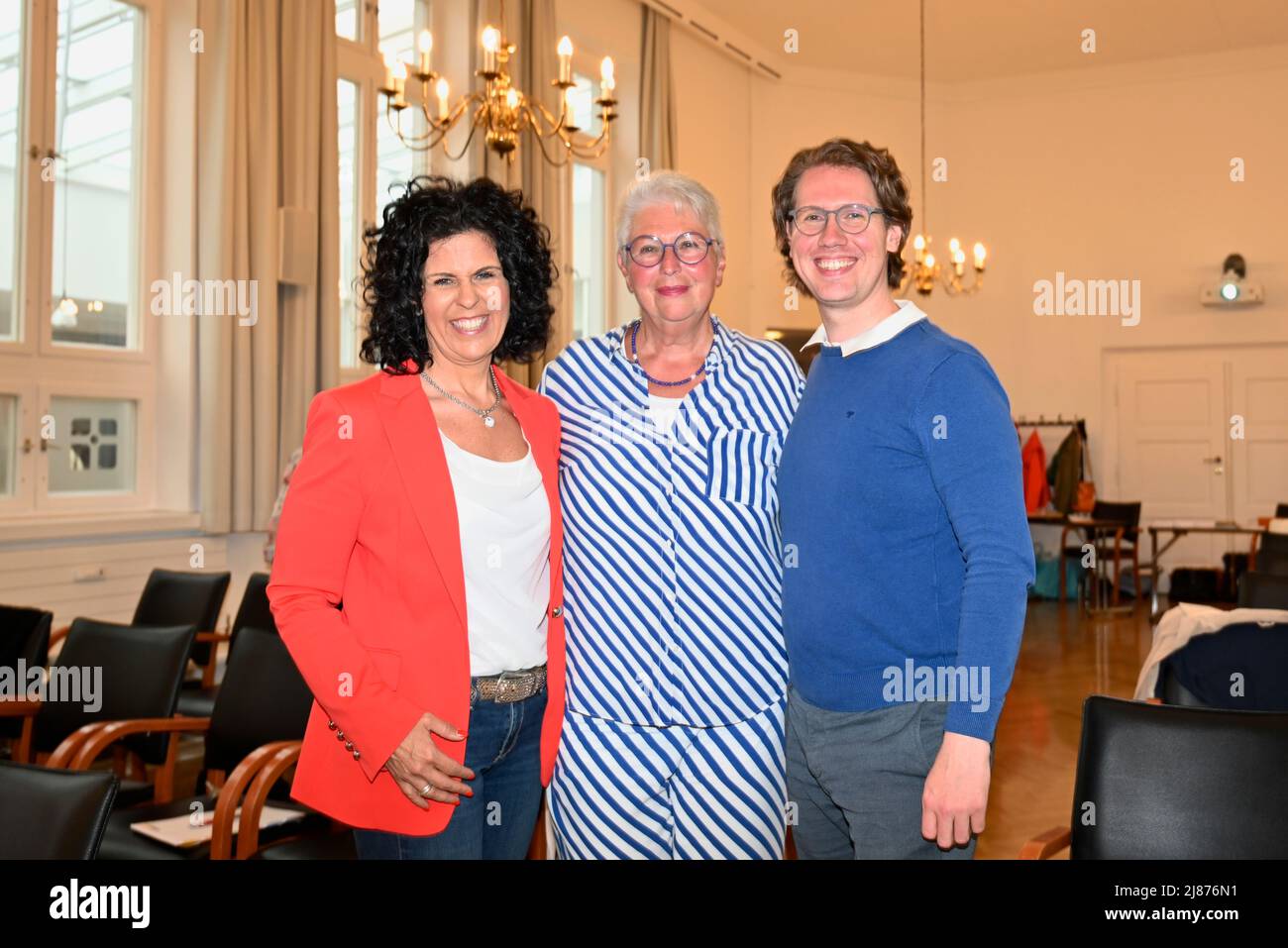 Eva-Maria Popp (mitte) zusammen mit Alexandra Kobler und Ehegatte bei ...