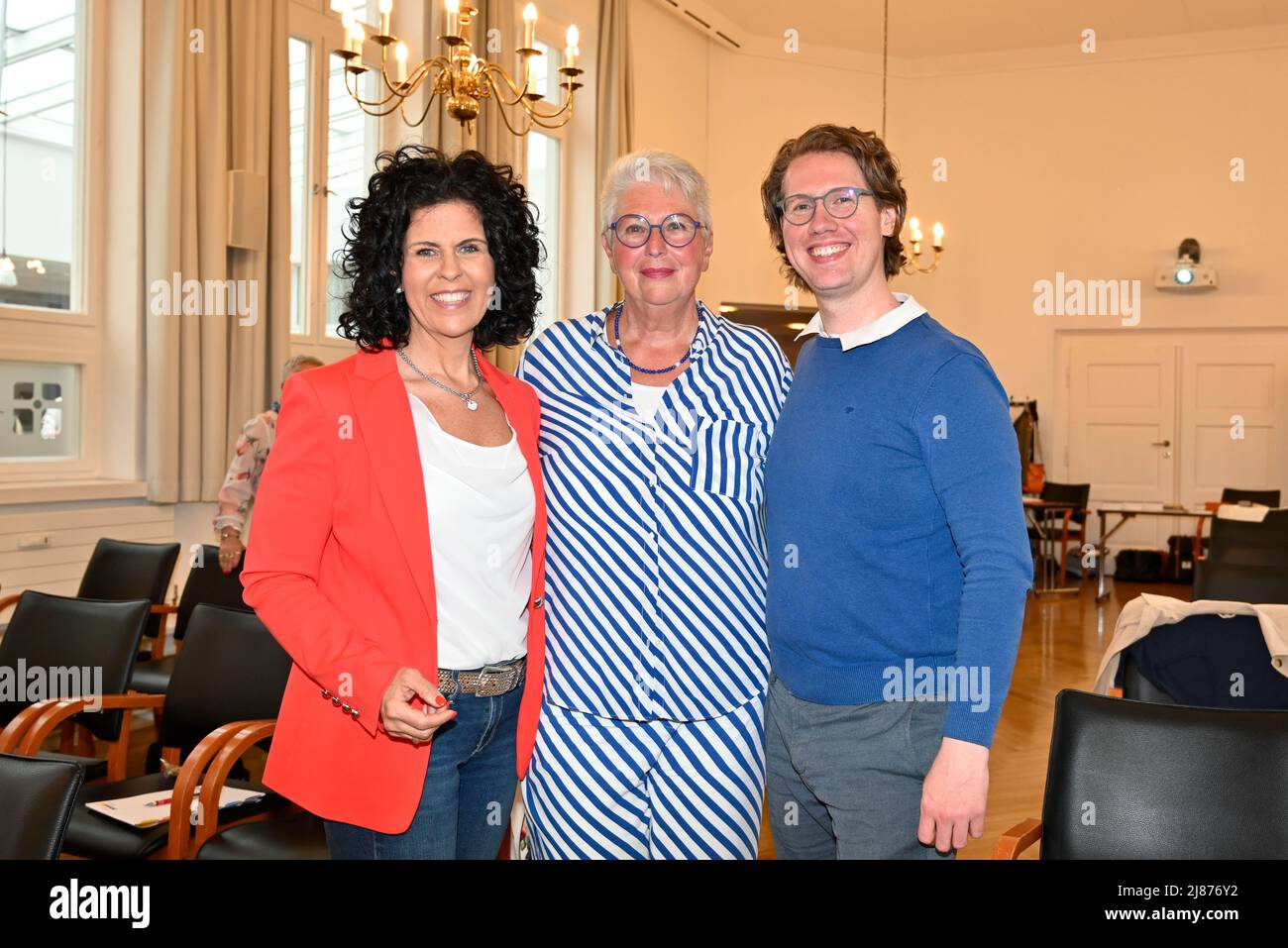 Eva-Maria Popp (mitte) zusammen mit Alexandra Kobler und Ehegatte bei ...