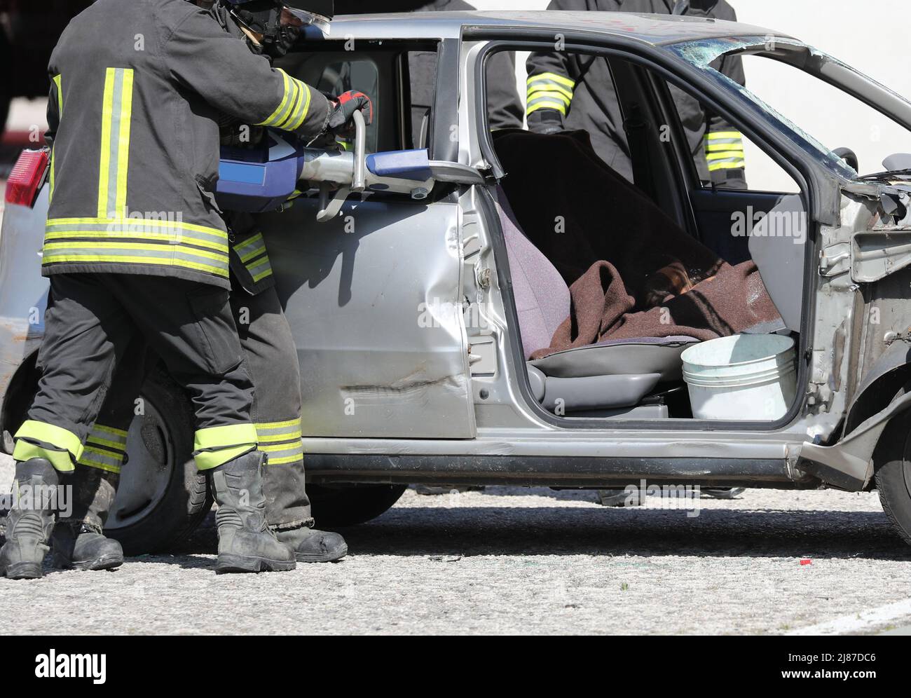 Cutting extinguisher hi-res stock photography and images - Alamy