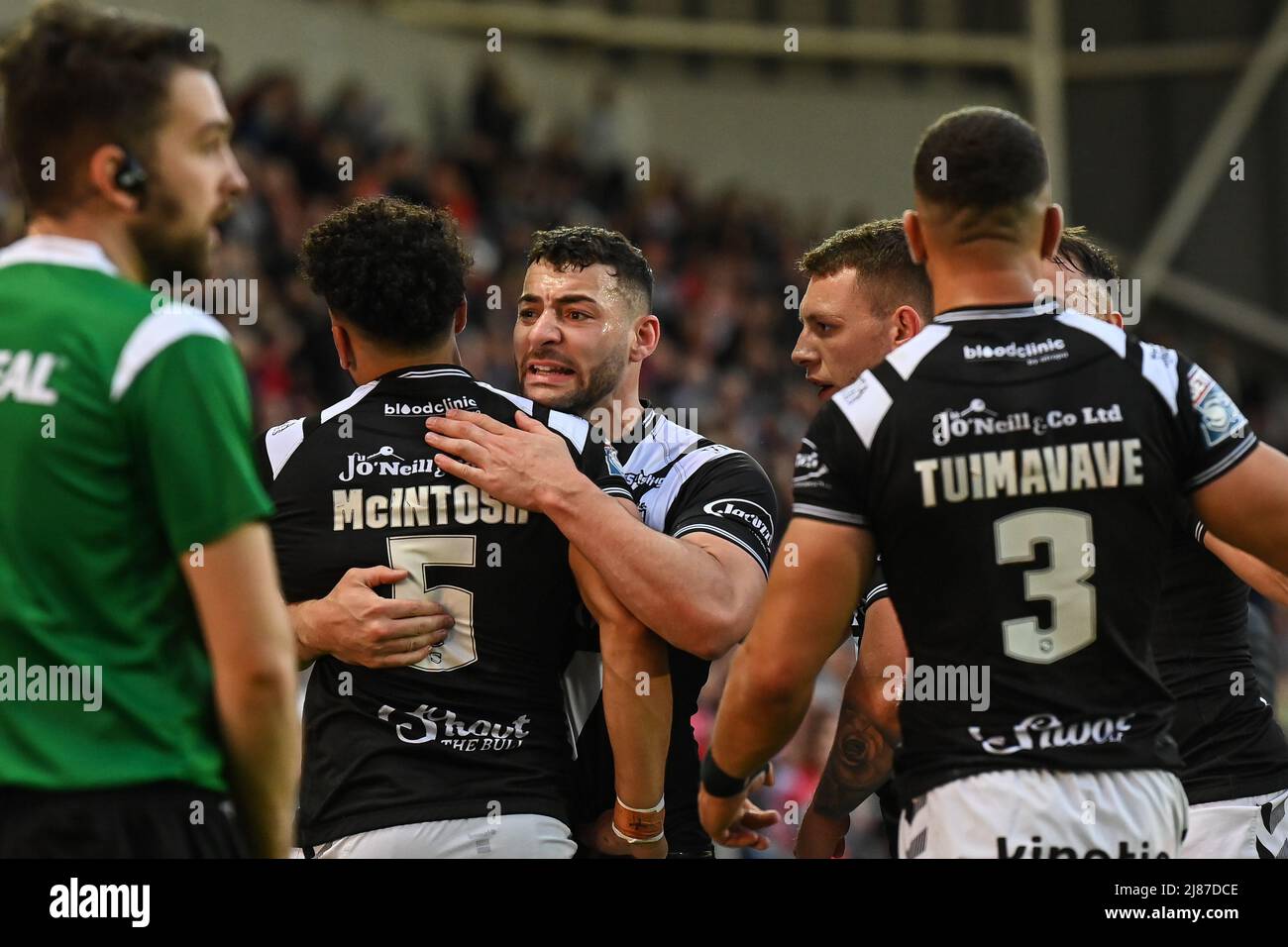 Darnell McIntosh (5) of Hull FC celebrates his try Stock Photo - Alamy