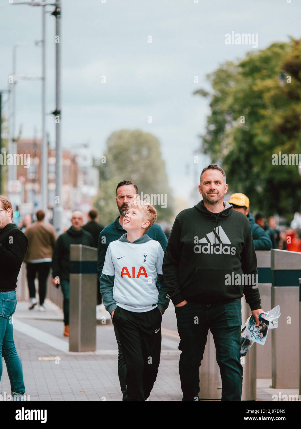 Tottenham arsenal fans hi-res stock photography and images - Alamy